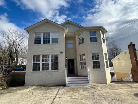 25 - Room 1 With King Bed And Attached Private Bathroom - Alexandria, VA