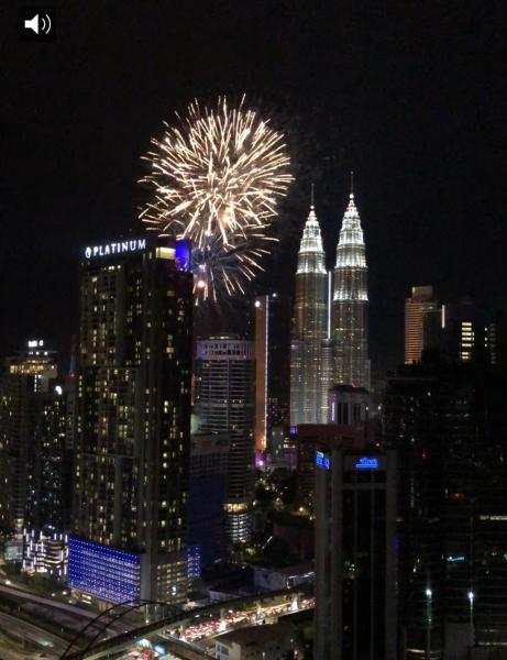 Modern 3br With Iconic Klcc Towers Skyline Views And Parking - Kuala Lumpur