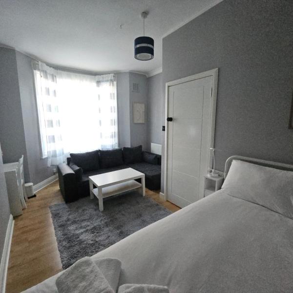 Comfortable Private Rooms In Central London Next To Station - London