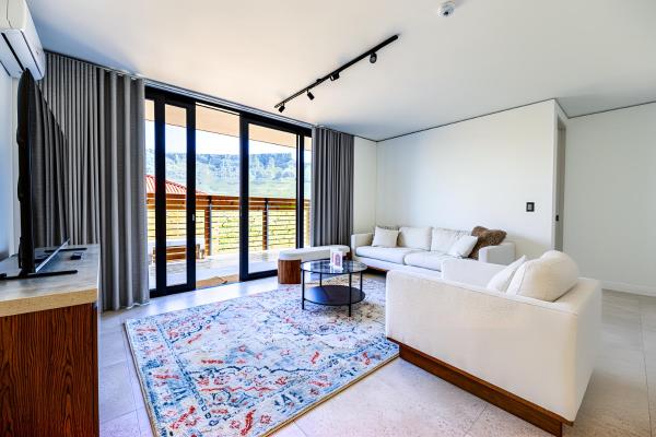 Spacious 3-bedroom Apartment With Table Mountain Views I Ideal For Families & Groups - Camps Bay
