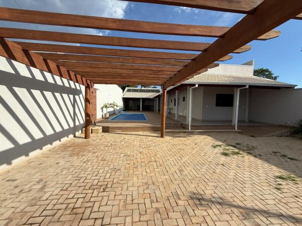 Casa, 3 Quartos, Piscina, Hidromassagem - Caldas Novas