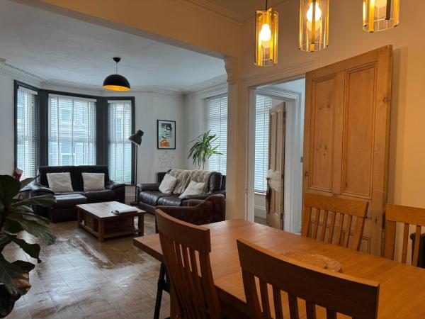 Large Home Sleeps 6 Central Location Free Parking - Noss Mayo