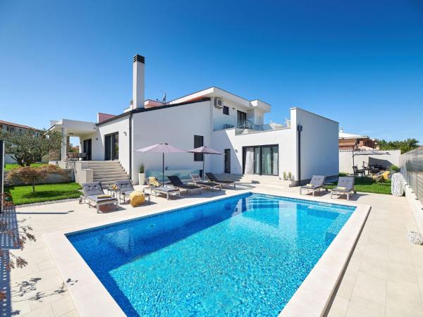 Holiday Home Villa Dolcea - Elegant Und Stilvoll Mit Pool By Interhome - Strunjan