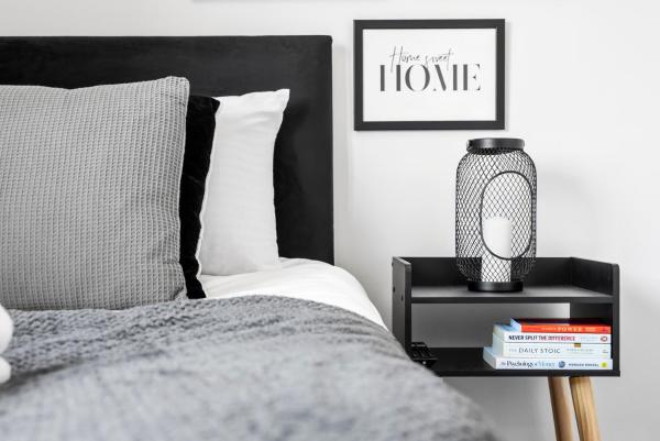 New 4 Bed House - Sleeps 6 - Parking - Wifi - 2 Bath - Wokingham