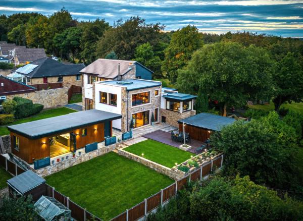 The Luxury Shed - Mirfield