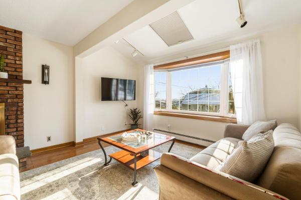 Family Retreat Near Nyc W/ Parking & Views - New York City