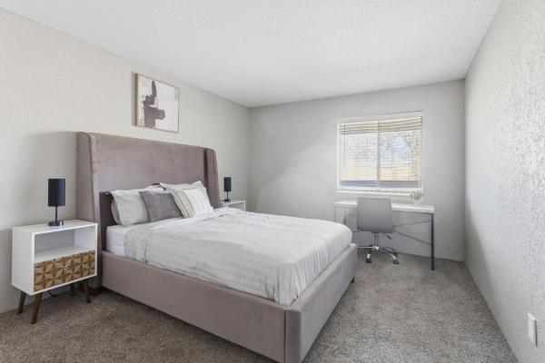 Comfortable Bedroom And Cozy Living Space - Kansas City, MO