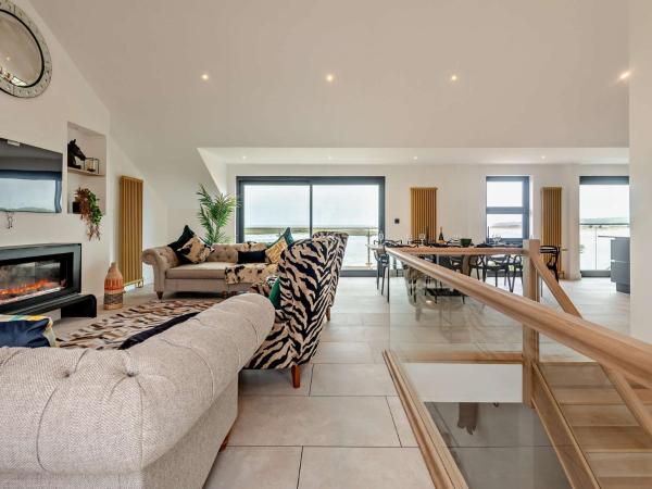 4 Bed In Appledore 93960 - Appledore