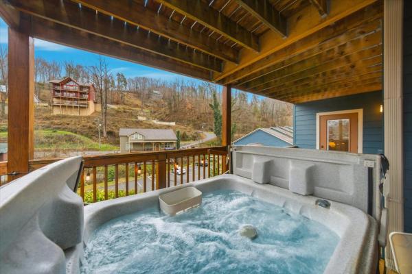 Blue Bird Hideaway Find Your Happy Place - Gatlinburg, TN