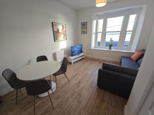 2 Bed Apartment With Harbour Views Apt 2 - Cobh