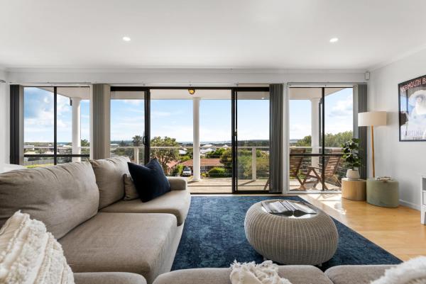 Hazel Beach House - Ocean Views & Coastal Charm - Middleton