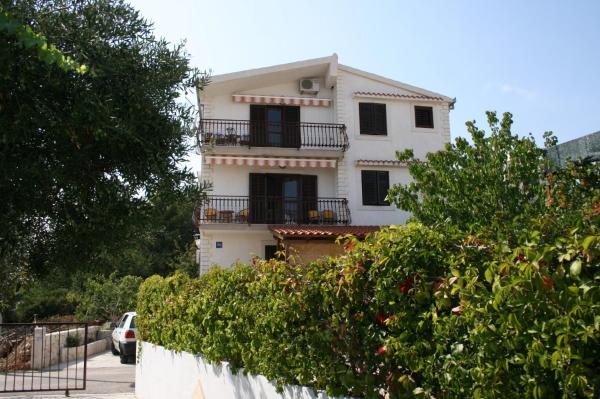 Apartments With Parking Space Rastici, Ciovo - 2794 - Okrug Gornji