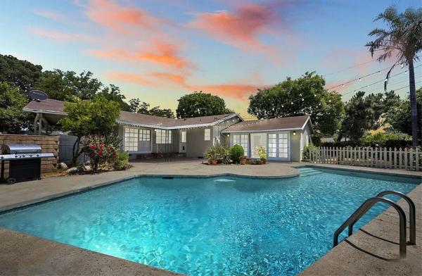 Private Pool 4br Family Retreat And Free Parking - Los Angeles, CA