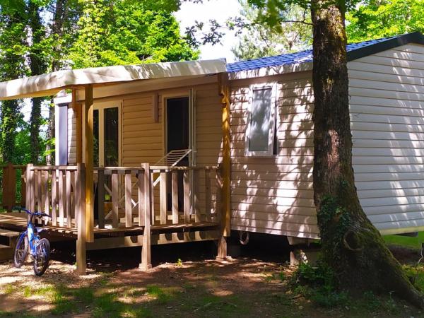 Mobil-home Confortable Avec Terrasse - 6 Personnes - Api-1-52-1308 - Cantal