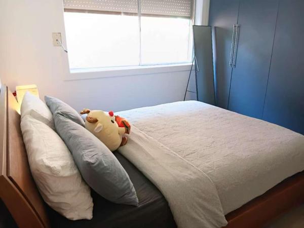 Private Double Room With Desk & Wardrobe 2 - Melbourne