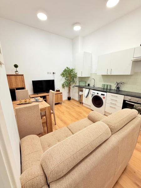 Spacious 2 Bedroom Apartment Centre Of Town - Gibraltar