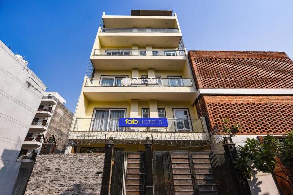 Fabhotel Ostan Stayz - Gurugram