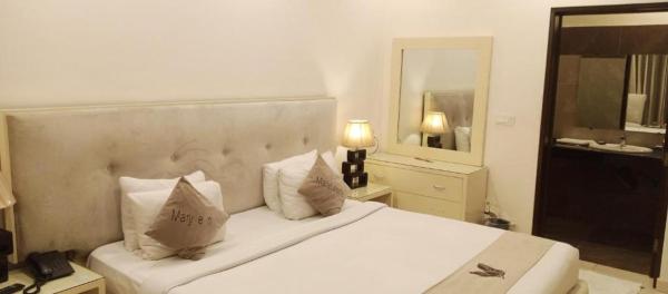 Central Gulberg Double Room Near Mm Alam Road, Lahore - Lahore