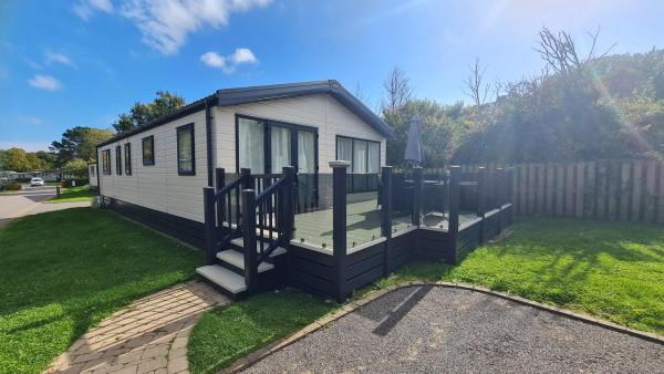 Stunning Luxury Double Width 3 Bedroom Lodge With Hot Tub At Hoburne Devon Bay - Paignton