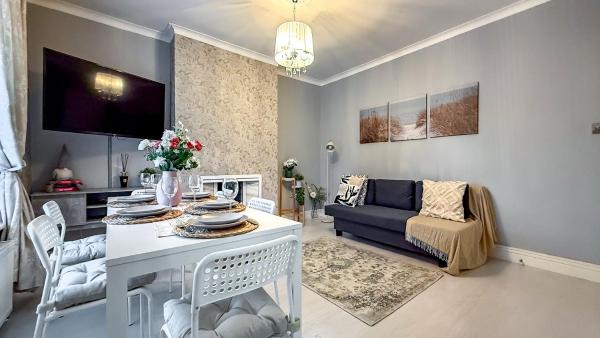 Quite And New Glasgow House, Commore Drive - Glasgow