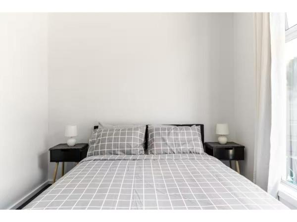 Escape To Our Serene Ensuite With Queenbed And Full Bathroom - Adelaide