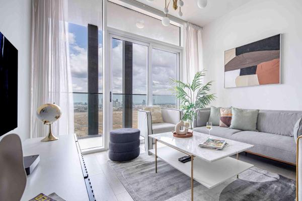 Frank Porter - Bloom Tower A - Dubai