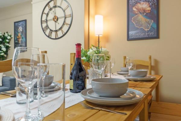 Open Mind Property- Hot Tub, Sleeps 10 & Free Parking - Gosport