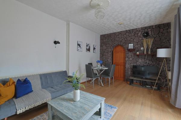 Two Bedroom House In Luton - Harpenden