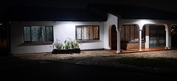25 Jacaranda Lodge & Backpackers - Pinetown