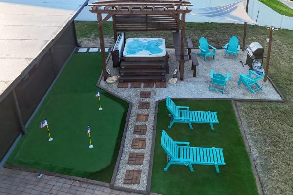 Hot Tub, Pool And Putting Green Cape Coral Oasis! - Fort Myers, FL
