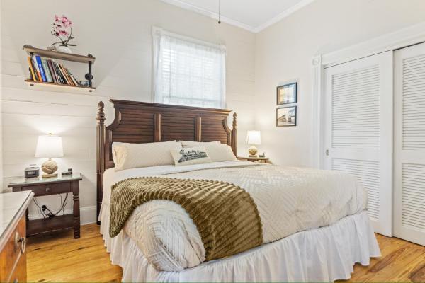 The Island Suite At Kw Vacation - Key West, FL