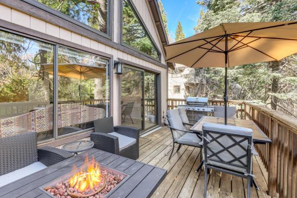 2 Decks! Pet-friendly Lake Arrowhead Cabin - Lake Arrowhead, CA