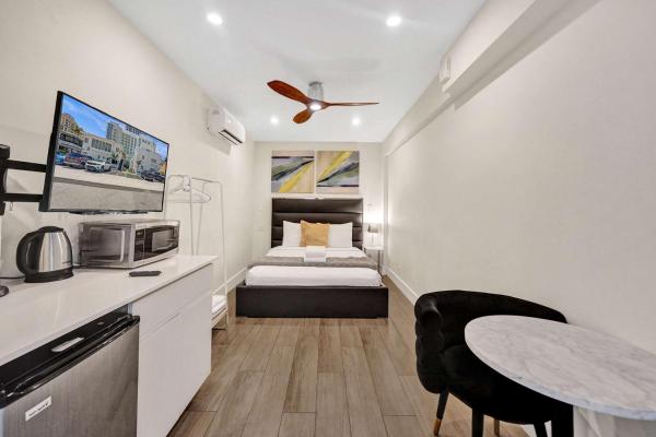 Eden Escape Walk To Flt Beach 2105 - Hollywood, FL