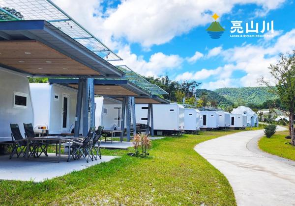 亮山川景觀休閒園區 露營車住宿 - 신베이 시