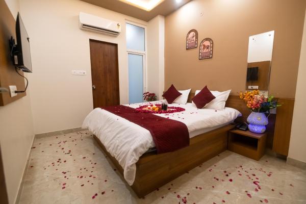 Hotel Raaz And Family Restaurant - Jaipur