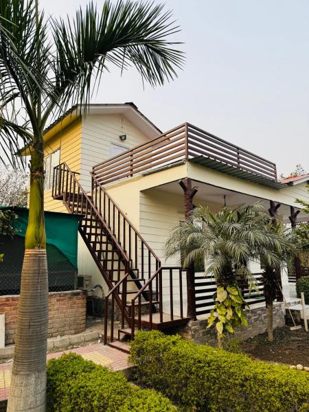 Hot Water Pool Farm With Bonfire - Noida