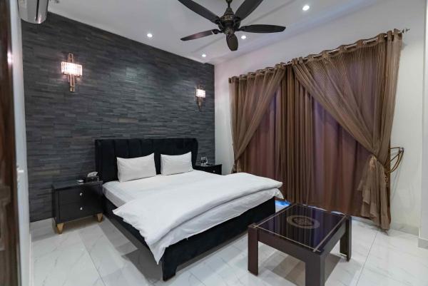 Dha Phase 6 - Budget Rooms Near Raya & Dolmen Mall - Lahore