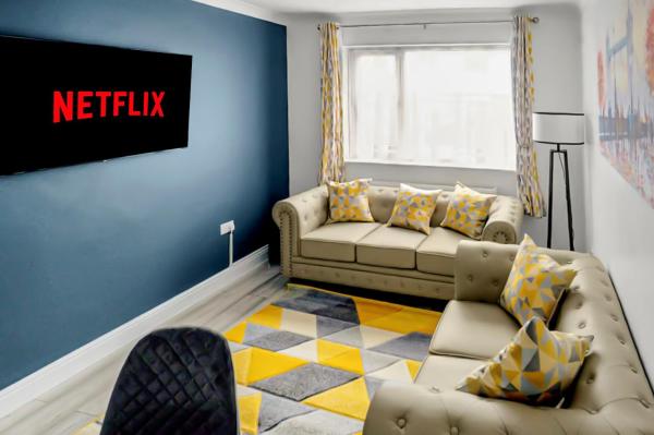 Modern 2 Br Ground Floor Apartment With Parking - Bromley