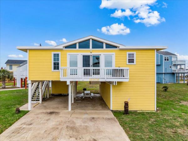Coastal Cozy Steps To The Sand And Sea - Jamaica Beach, TX