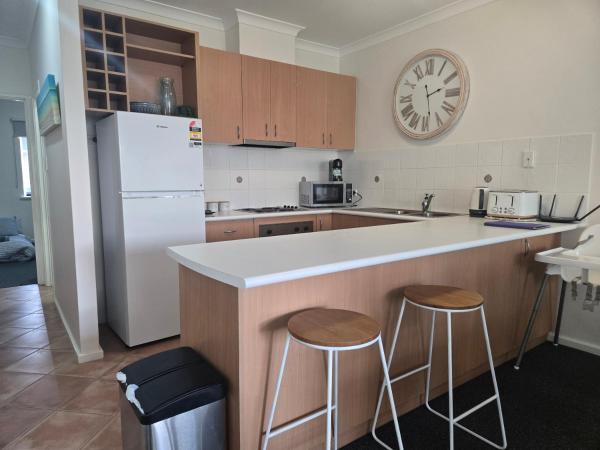 Waterfront Hideaway With Pool, Spa & Bbq Area Jetty Available - Perth