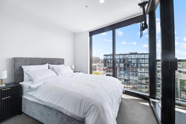 Elegant Top Floor 1br, Sleeps 4, City Views - Canberra
