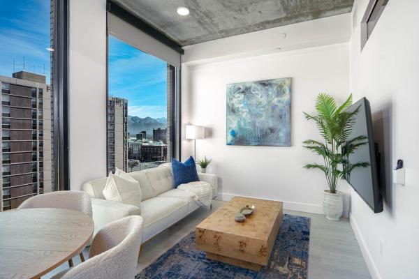 10thfloor Cityview Hottub,pool,gym,parking,king Bed - Salt Lake City, UT