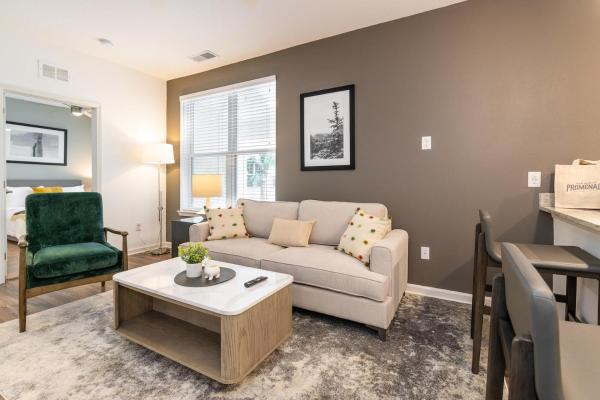 Landing Modern 1bd Gym Pool - Jacksonville, FL