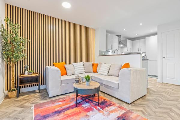 Modern City 5-bed House Sleeps 9 Garden & Parking - Birmingham