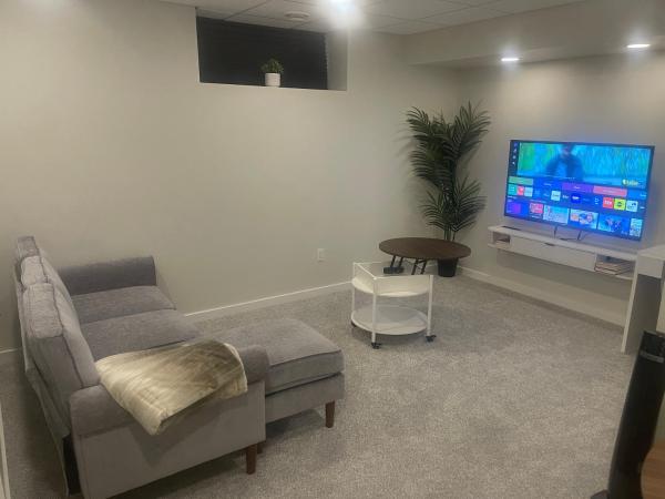 Modern Cozy Private Suite With Private Entrance - Winnipeg