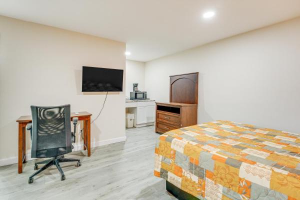 5 Mi To Pine Knob: Pet-friendly Studio Retreat - Cooley Lake, MI