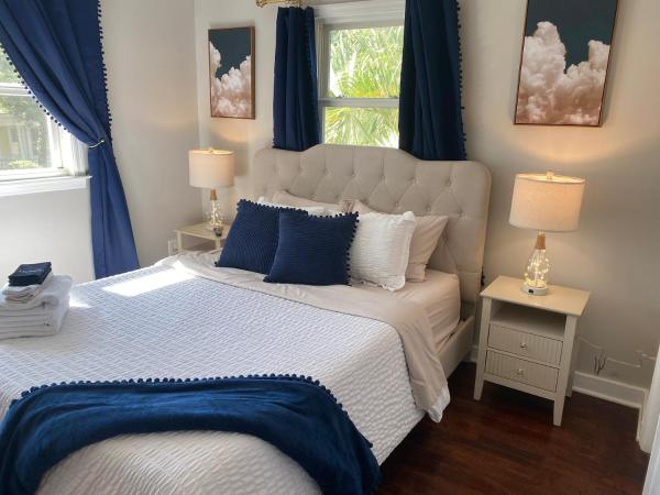 The Hourglass Inn- Unit B - Savannah, GA