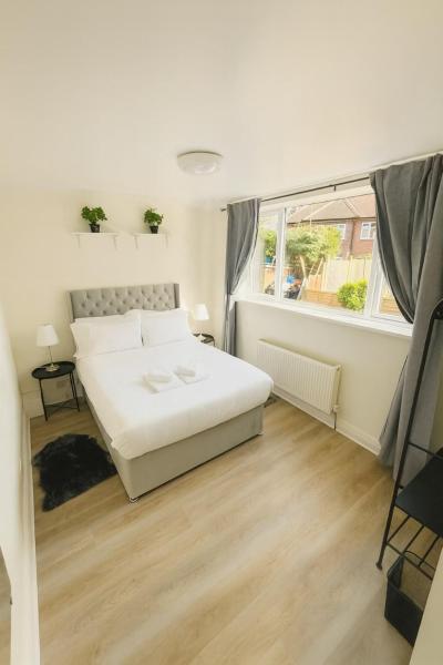 Newly Renovated 2-bedroom Apartment - Bury