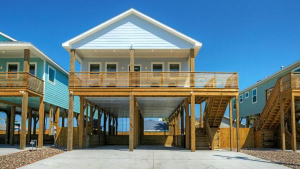 Coastal Retreat W Pool Firepit Bbq Outdoor Tv Lounge Deja Blue By Avantstay - Port Aransas, TX