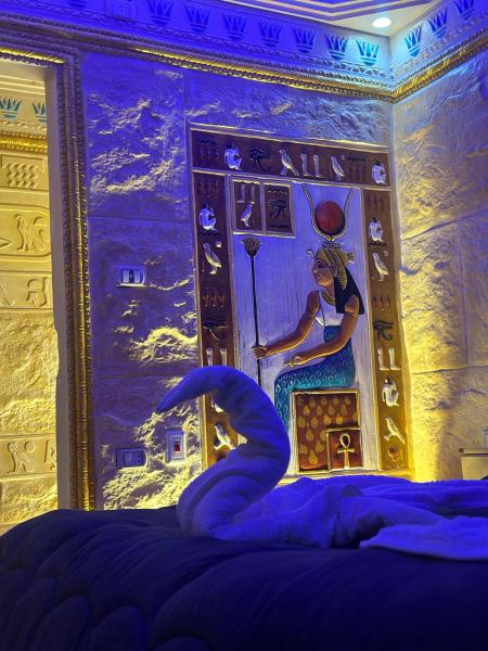 Three Pyramids Mystery Hotel - Giza